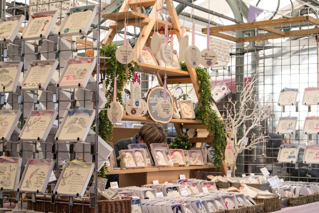 Sip & Shop | Fall Indoor Craft Show - Double JJ Resort